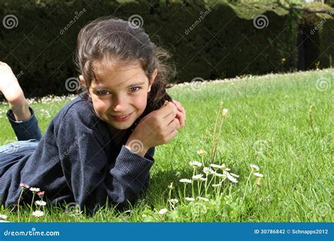 Portrait D Une Jeune Fille Photo Stock Image Du Jardin