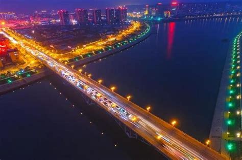 张家界旅游不光只看山，它的夜色你不知道有多美