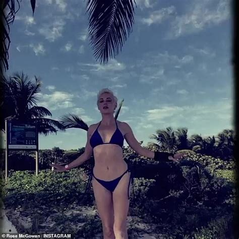 20 Hot New Rose McGowan Bikini Pics