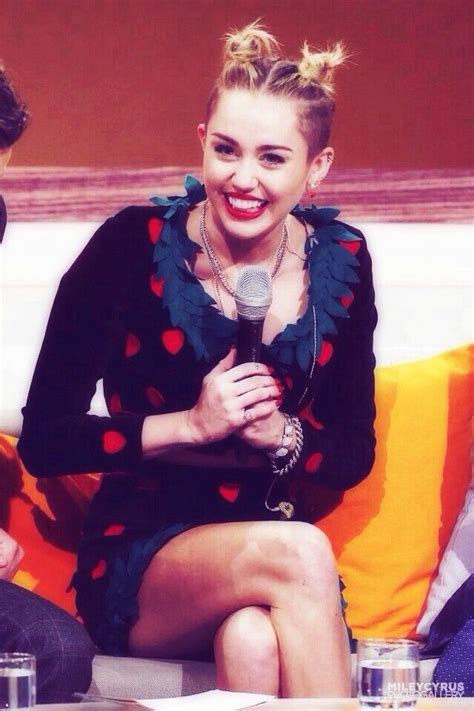 Pin De Celia En Miley Cyrus Famosos Disney