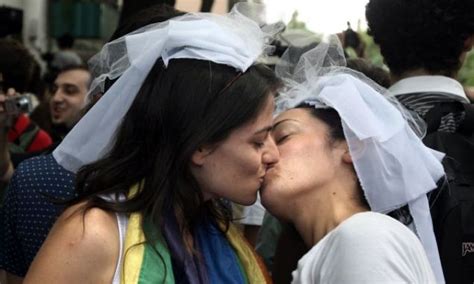 Gay Inmates In California Can Get Married But The Prison Chaplain Can