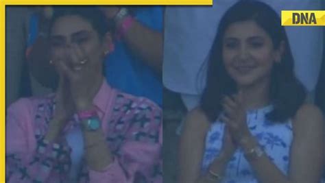 Viral Video Anushka Sharma Athiya Shetty Give Standing Ovation As