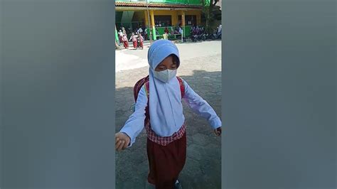 Jemput kaka pulang sekolah - YouTube