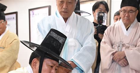 박정희대통령 43주기 추모제서 초헌관 집례하는 김장호 구미시장