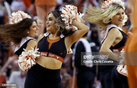 Longhorns Cheerleaders Photos And Premium High Res Pictures Getty Images