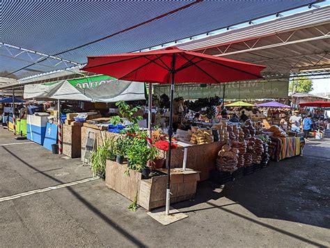 9 Enormous Flea Markets In California Where Your Treasure Hunting