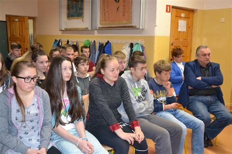 Poznajemy Święte Księgi różnych religii Prezentacje Oblicza Dialogu pojednanie przez poznanie
