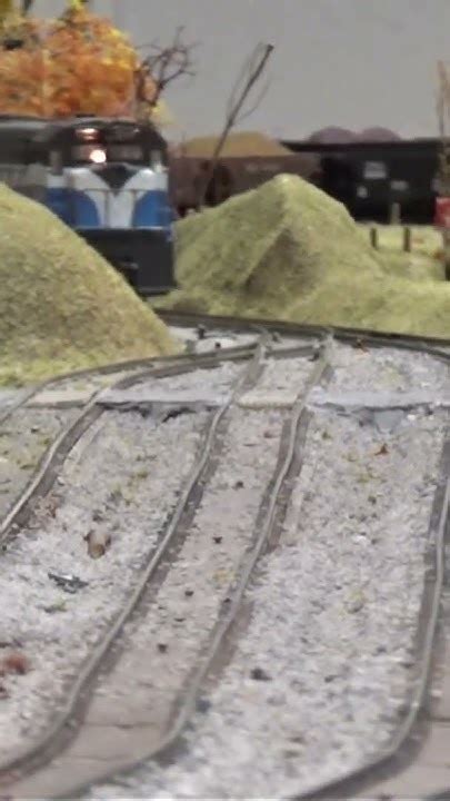 Great Northern Ge U33c Leading Ore Cars Shorts Youtube