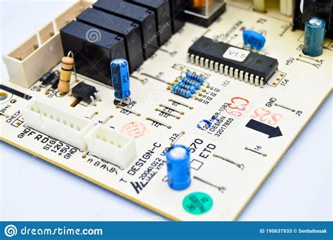 Carte électronique De Technologie Isolée Sur Le Fond Blanc Photo Stock éditorial Image Du