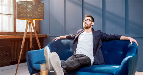 7 Things Middle Class People Unconsciously Use As Status Symbols According To Psychology