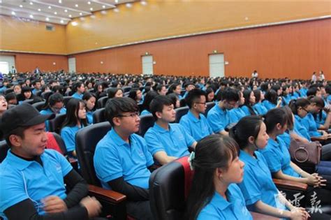麗江市文化志願者隊伍授旗儀式暨首屆青年讀書文化節舉行 每日頭條