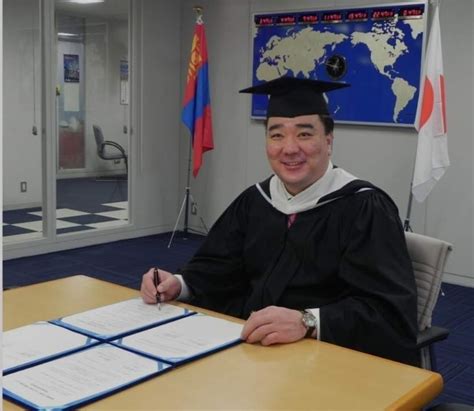 Мэргэжлийн сүмогийн 70 дахь аварга Харүмафүжи Д Бямбадорж Японд магистрын зэрэг хамгаалжээ ТАС МН