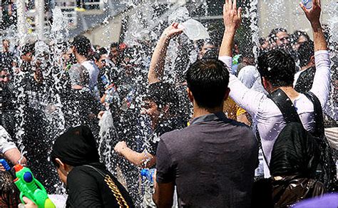 دختران بد حجاب در جشن آب پاشی تهران گزارش تصویری