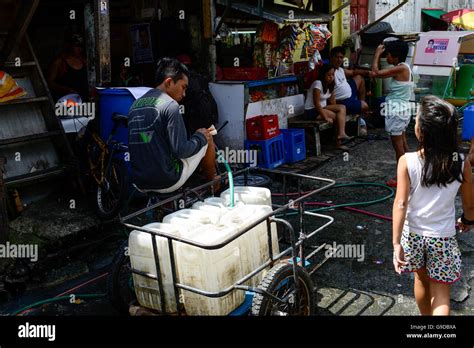 Philippines Manila Intramuros Slum Water Shortage Philippinen