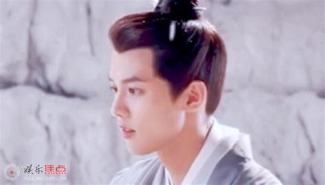 与凤行周峻纬演什么娱乐焦点网