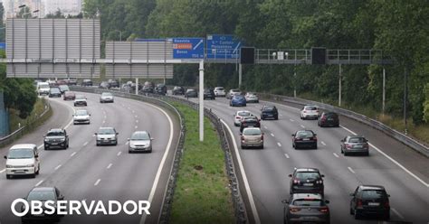 Porto Carro a arder condiciona trânsito na VCI Observador