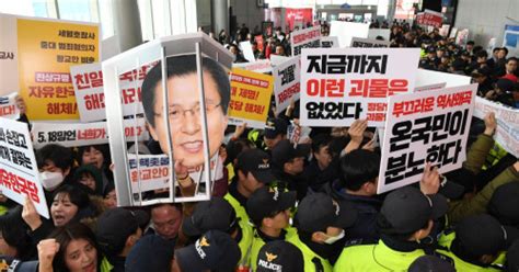 포토 어수선한 자유한국당 전당대회장 앞