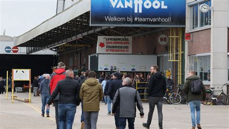 Un An Après La Faillite Chez Van Hool Trois Quarts Des Ex Travailleurs