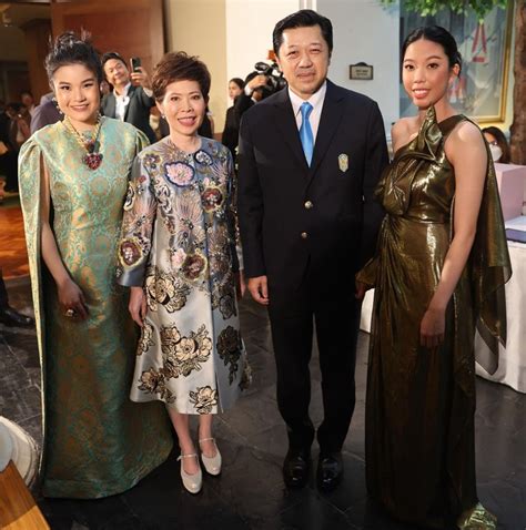 เซเลบเอลิสต์ร่วมยินดีวิวาห์สุดยิ่งใหญ่ ของ “ดร การัณย์ อังอุบลกุล”