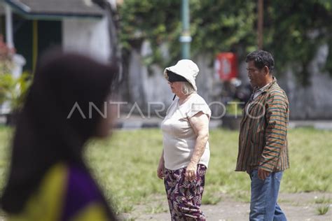 JUMLAH KUNJUNGAN WISATAWAN DI YOGYAKARTA ANTARA Foto