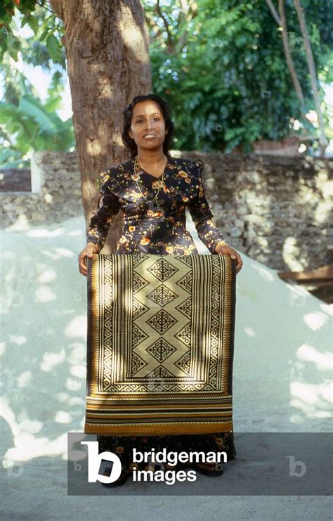 Image Of Maldives A Weaver With One Of Her Finished Grass Kunaa