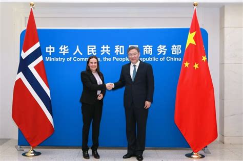 中国与秘鲁签署中秘自贸协定升级议定书
