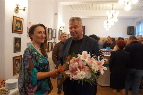 Първа самостоятелна изложба „Зора“ откри Таня Христакиева в община „Тунджа“ — Радио и ТВ 999