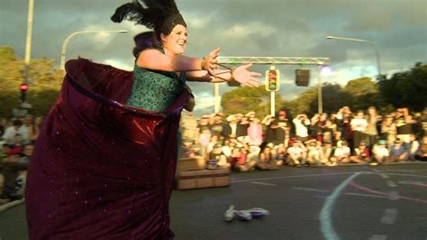 Able Mabel Street Performer Covent Garden Entertainment