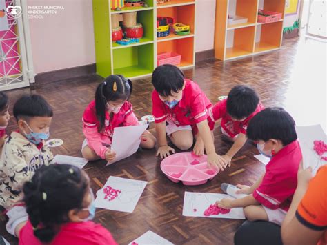 กิจกรรมศิลปะสร้างสรรค์จากการขยำกระดาษ โรงเรียนอนุบาลเทศบาลนครภูเก็ต
