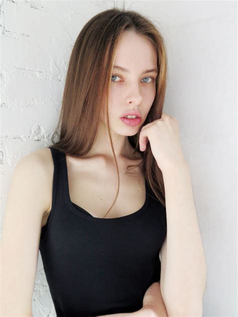 Vika H 26 Models Milano