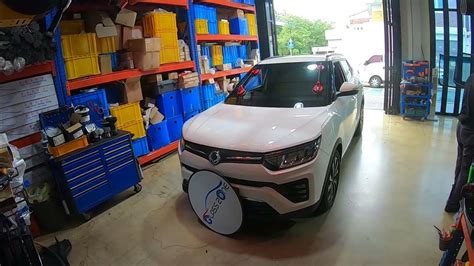 쌍용자동차 티볼리 전면유리교체입니다 차앞유리가 깨진 경우 참고하시고 견적 수리등의 정보는 설명란의 링크를 참조하세요