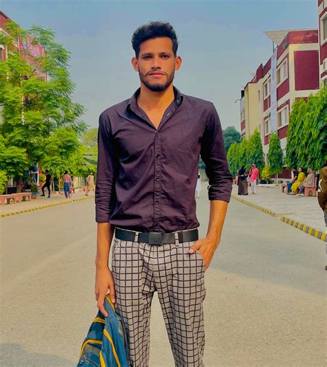 Muzamal Hussain Medium