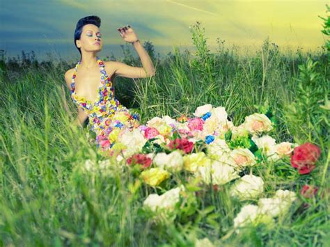 花礼服的美丽的夫人 库存图片 图片 包括有 新鲜 查找 童话 密林 若虫 感受 自治权 夫人 34096785