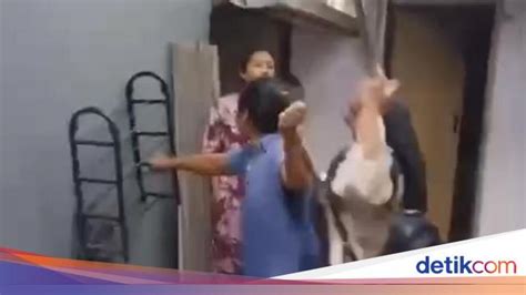Provokasi Tetangga Saat Emak-emak Gresik Ditagih Utang Lalu Lempar Mangkuk