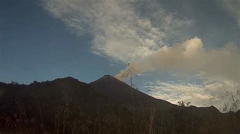 Volcán Sangay lanza columna de ceniza de metros