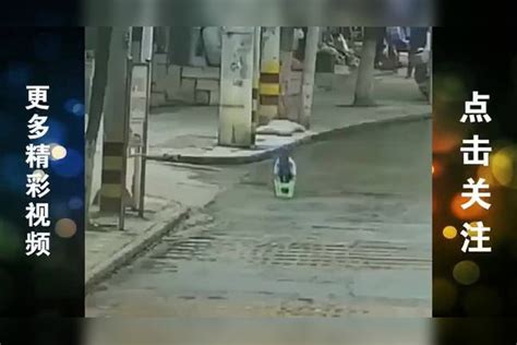 幸亏监控拍下才知道这女童经历了什么这爹妈也真是心大 女童 爹妈 经历