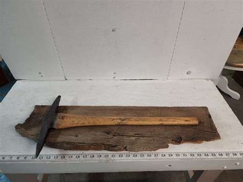 Pick Axe Display Isabell Auction