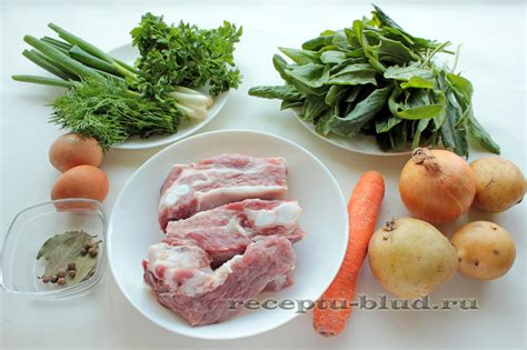 Зеленый борщ со щавелем и яйцом