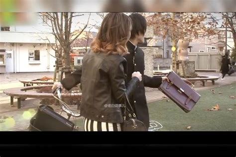陌生男女在情人节互送礼物并接吻，最终能牵手成功吗情人节男女成功