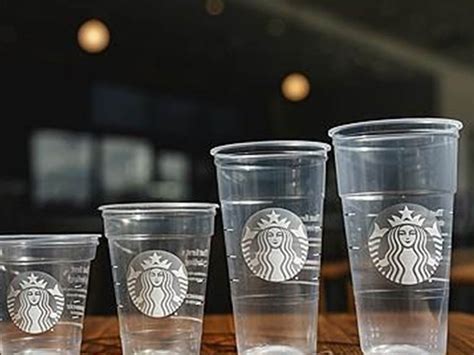 찬 음료 인기에스타벅스 플라스틱 줄인 일회용컵 개발