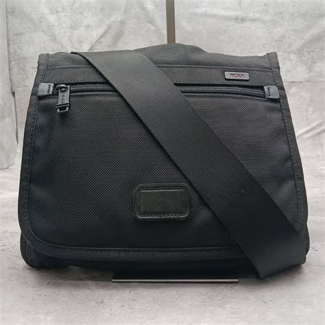 Yahooオークション 美品 Tumi トゥミ ポシェット サコッシュ フラッ