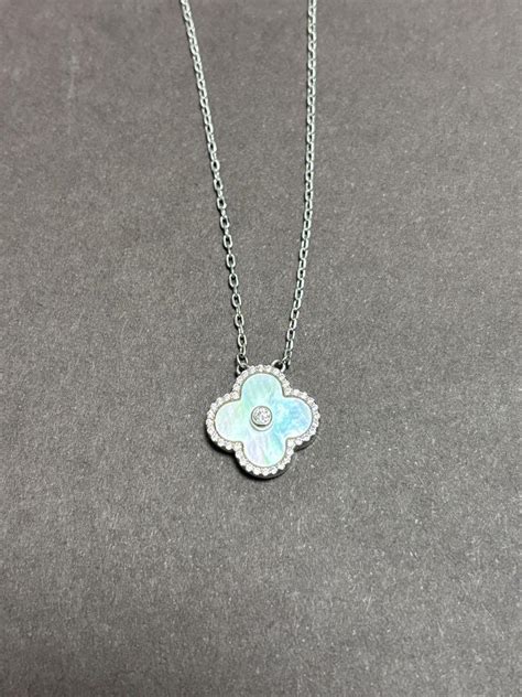 ★sassy Angelシェルのお花型ネックレス メルカリ