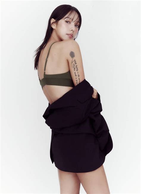패션엔 이효리 감탄이 절로 유려한 바디라인 타투 드러낸 매혹의 탱크톱