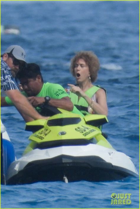 Kristen Wiig And Annie Mumolo Film An Action Scene For Barb And Star Go To
