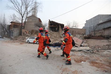 Más de 100 personas fallecidas por sismo de magnitud 6 2 en China ADN