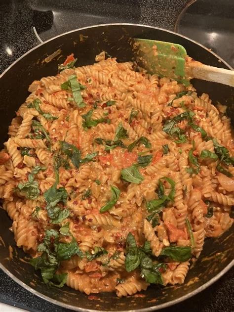 One Pot Beefy Creamy Tomato Pasta