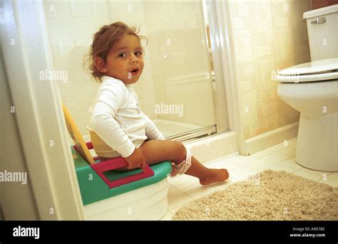 Девочки какают на стол 97 фото