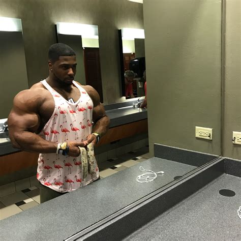 Dr Wannabe Bigger — Chris Hester The Future Of Mens Bodybuilding