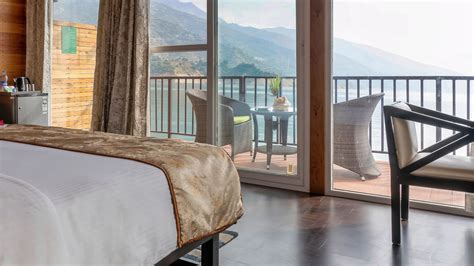 Le ROI Floating Huts Eco Rooms