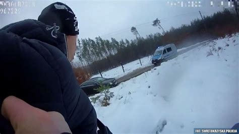 Pościg za pijanym kierowcą w Ostrowcu Mamy film z kamery na mundurze